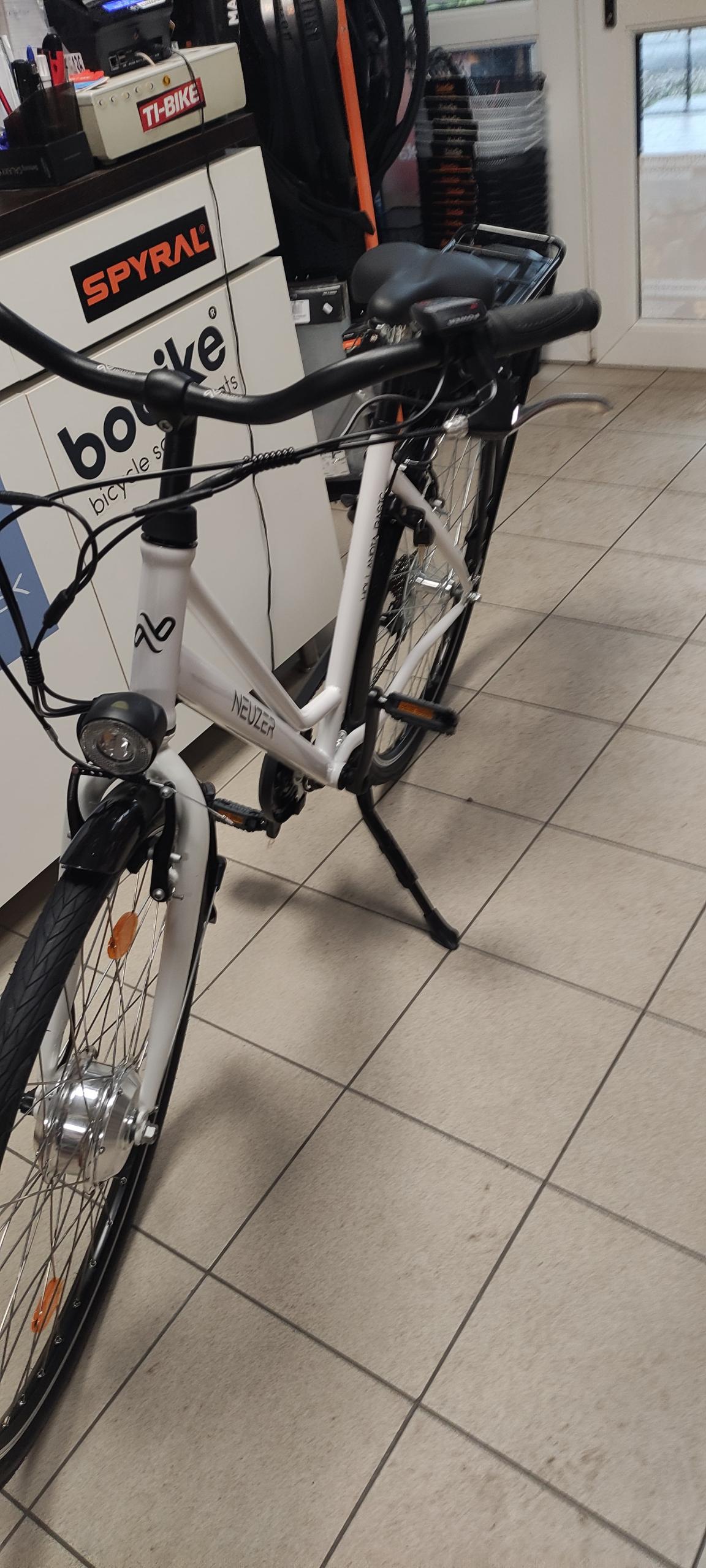 Neuzer Hollandia Basic - BikeSafe.hu